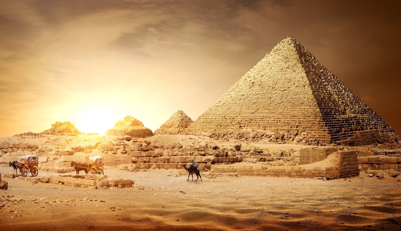 What is the number 43200 and its relation to pyramids in Egypt?
